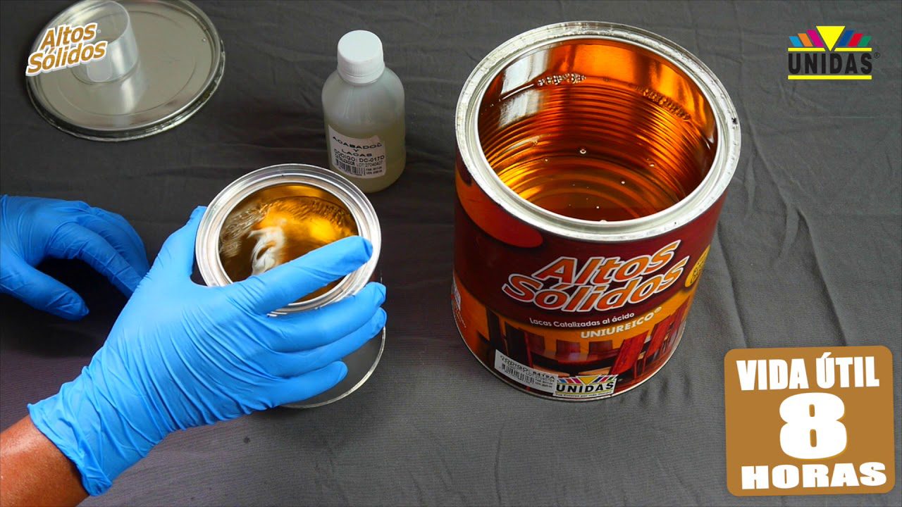 Cómo aplicar laca catalizada en muebles de madera