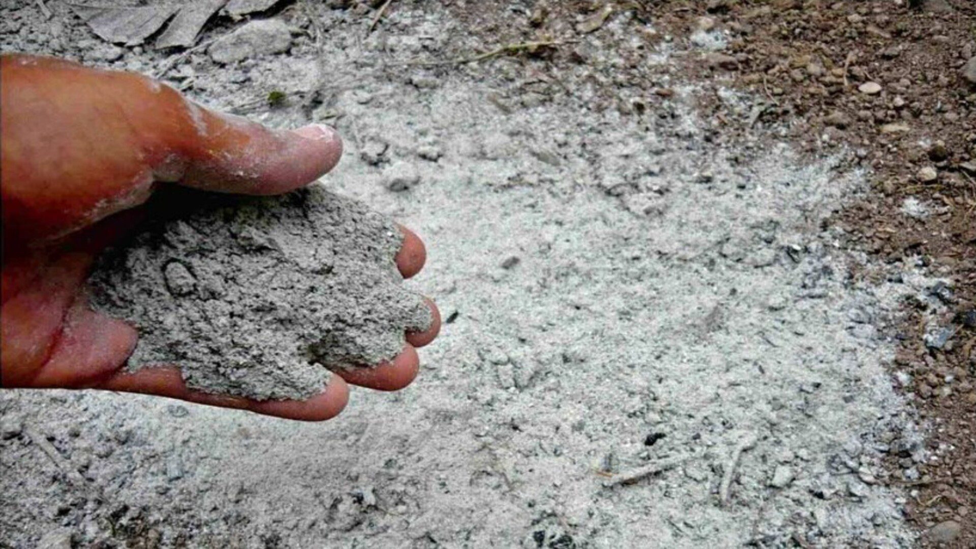 Cómo afectan las cenizas y la humedad a los suelos